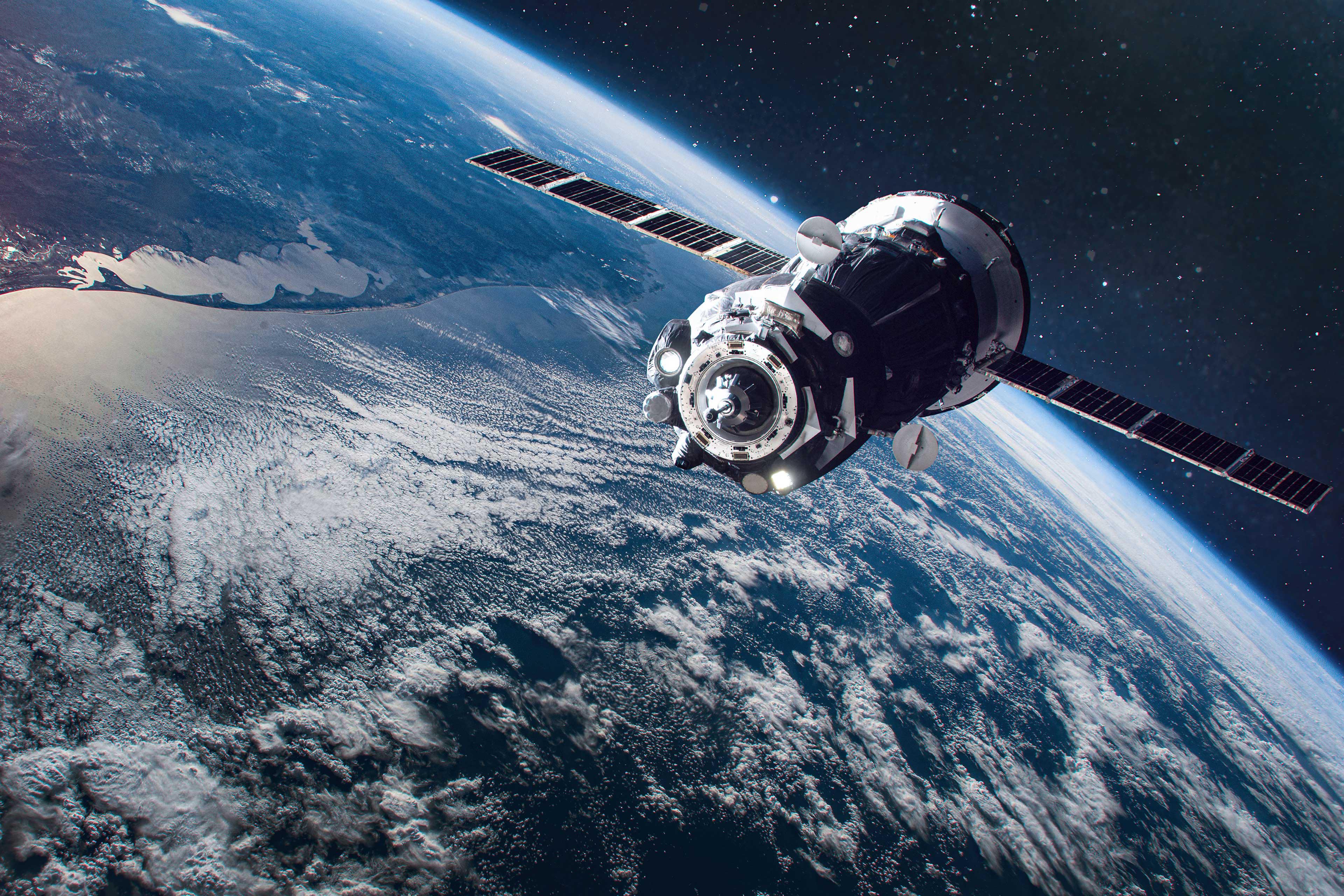 Space Race 2.0: Was die Industrie vom Weltraum lernen kann | EY ...