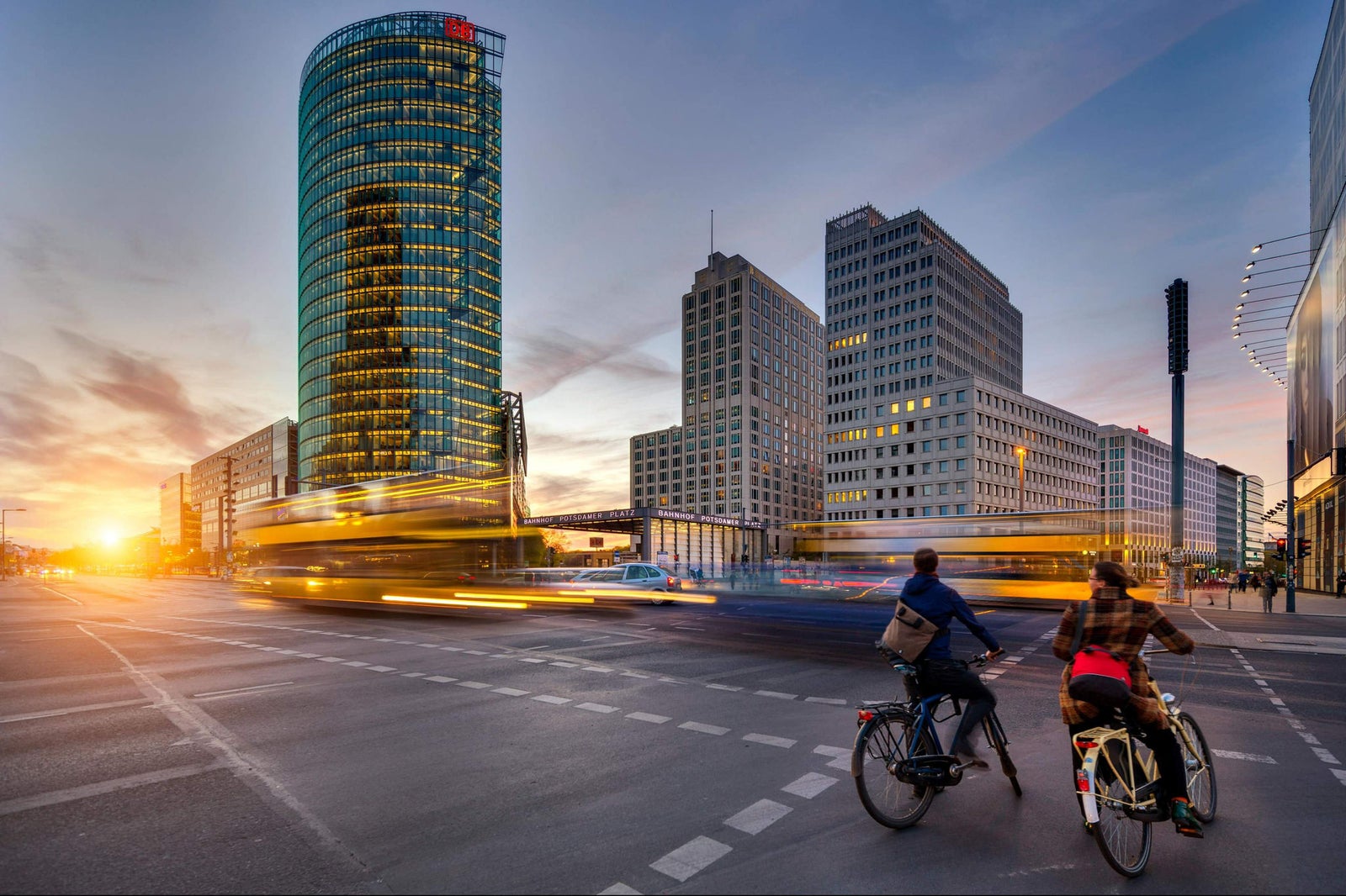 Confirmed: mandatory e-invoicing in Poland from July 1, 2024 | EY - Global