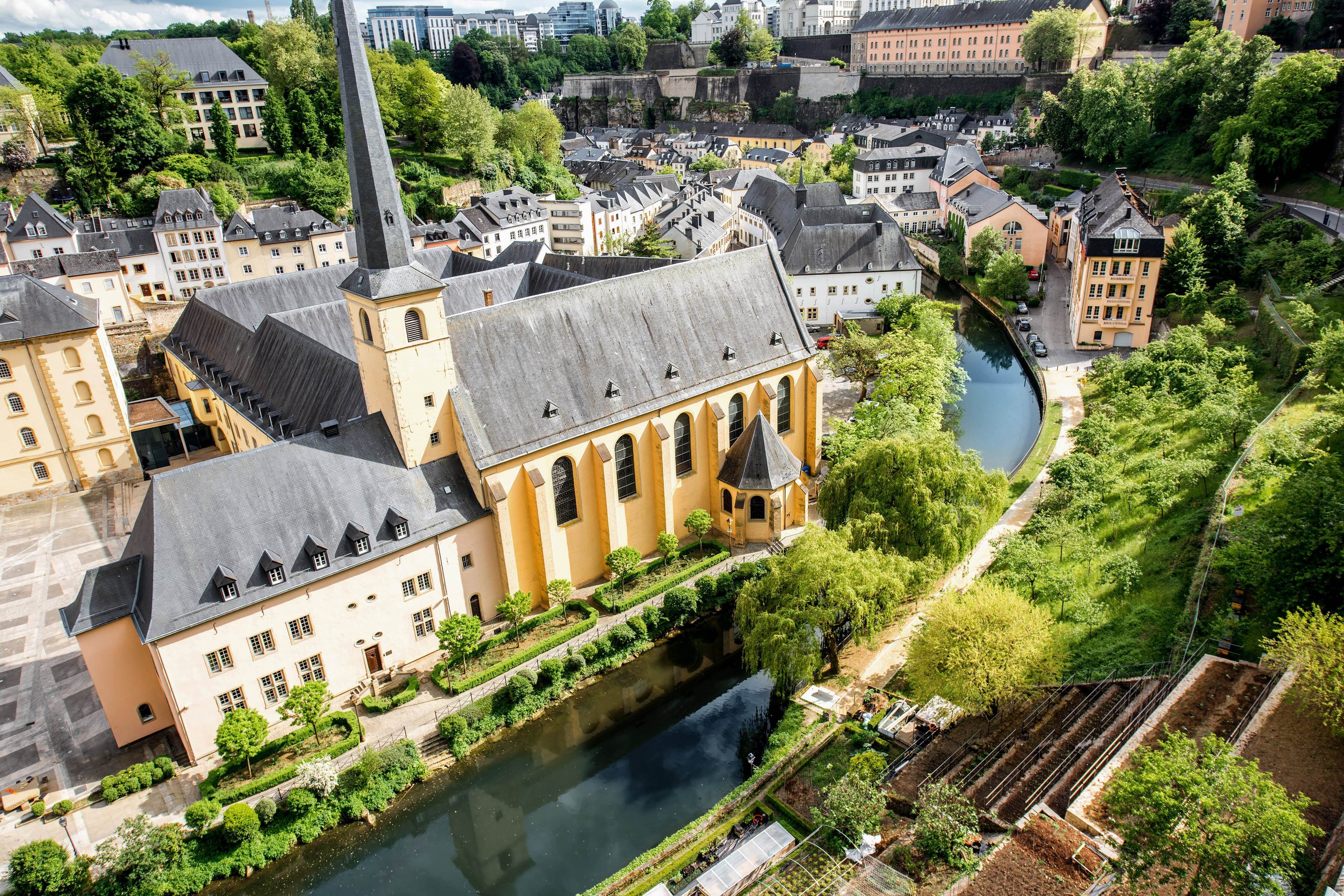 Luxembourg Parliament enacts changes to Pillar Two Law | EY Luxembourg