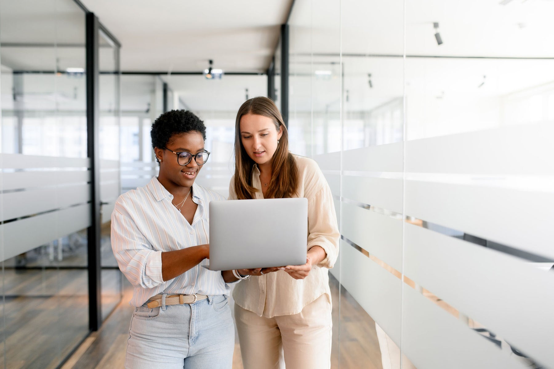 Seven steps to unlock performance through coaching | EY - UK