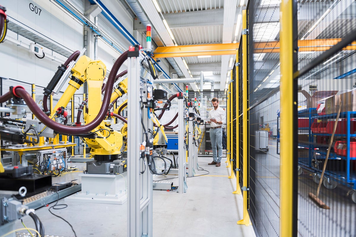 How manufacturers can amplify intelligence with AI | EY - US