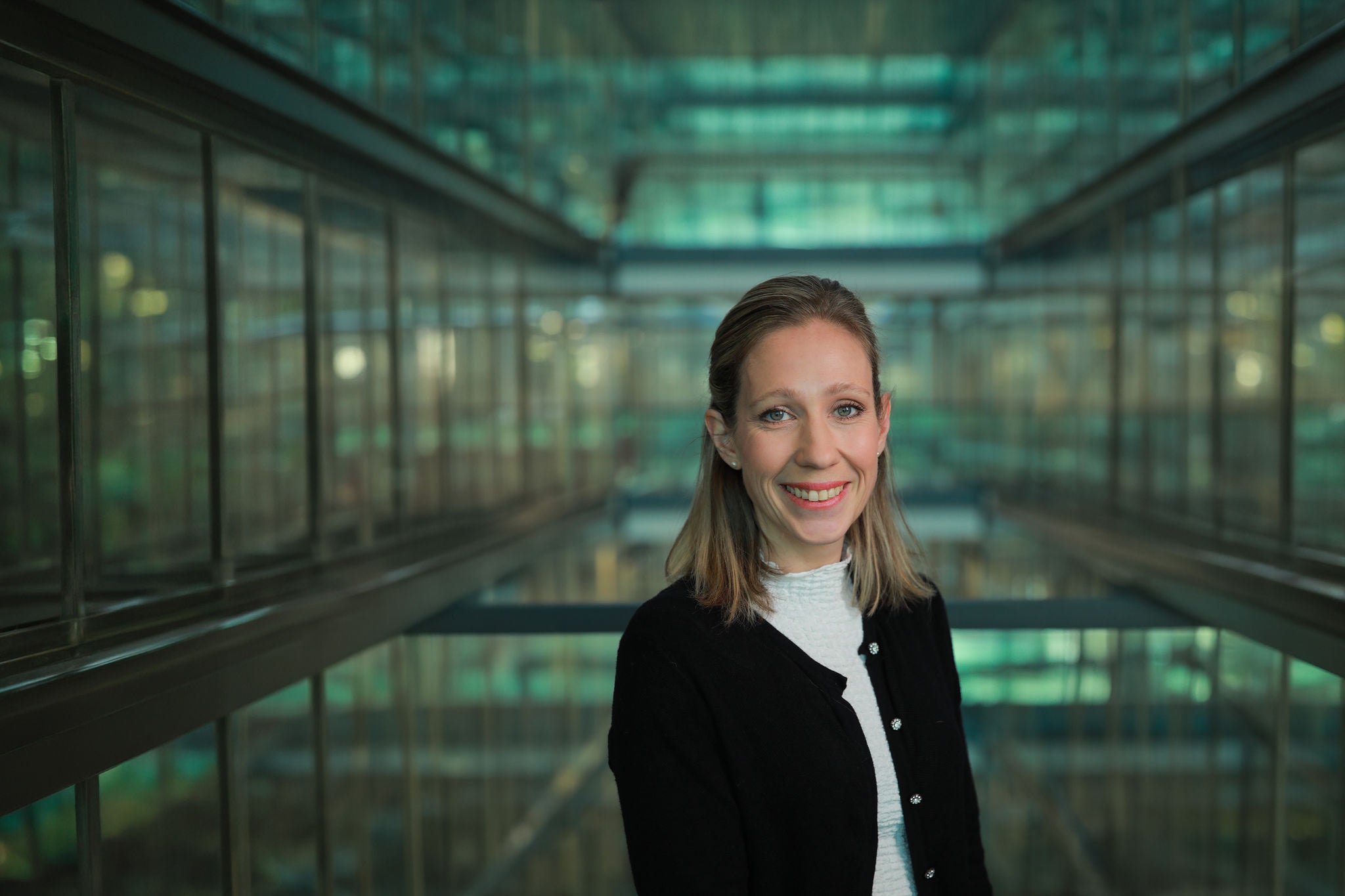 Laura Furness - EY Global Media Relations and Social Media Leader ...