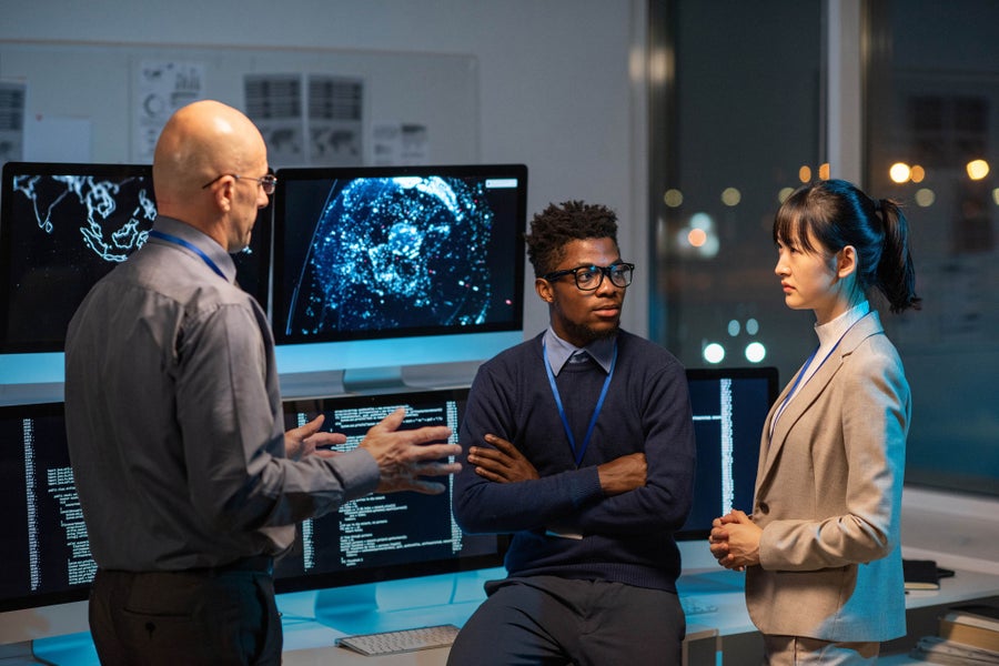 How leading organizations tackle insider risk | EY - Global