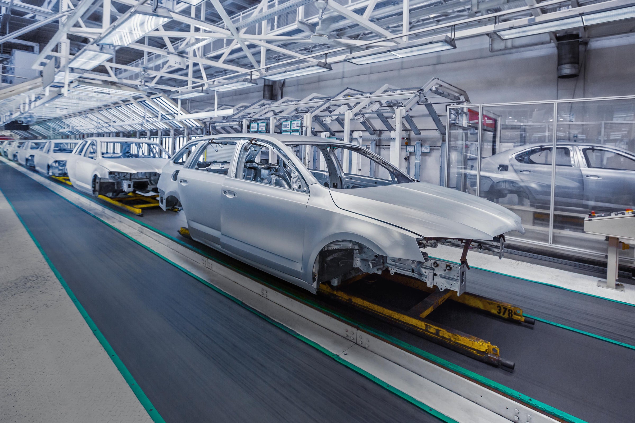Auto suppliers can learn from PE to drive EV transition | EY - US