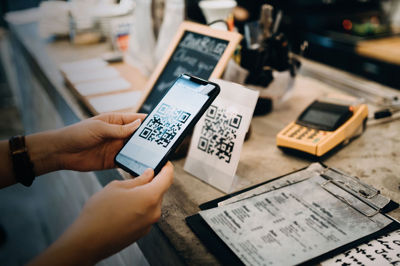 EU instant payments: Challenges and compliance by 2025 | EY - Global