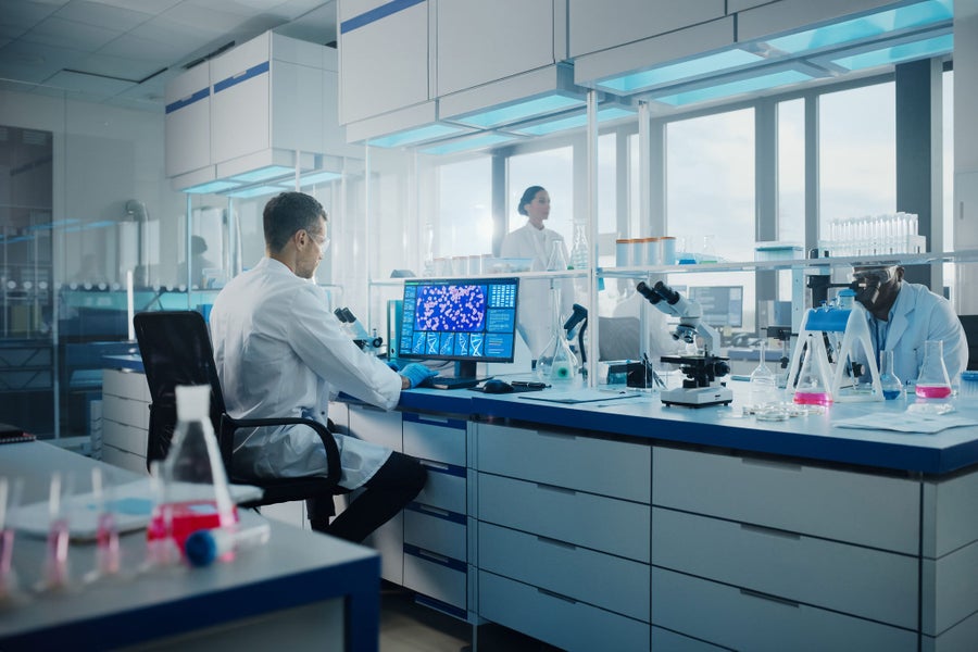 How pharma can benefit from using GenAI in drug discovery | EY - US