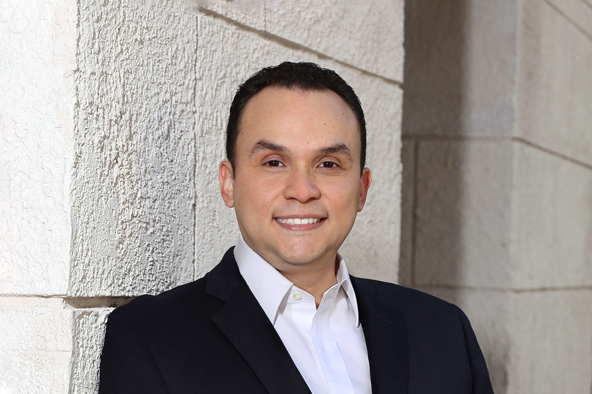 Andres Velasquez Principal, Consulting, Technology Transformation ...