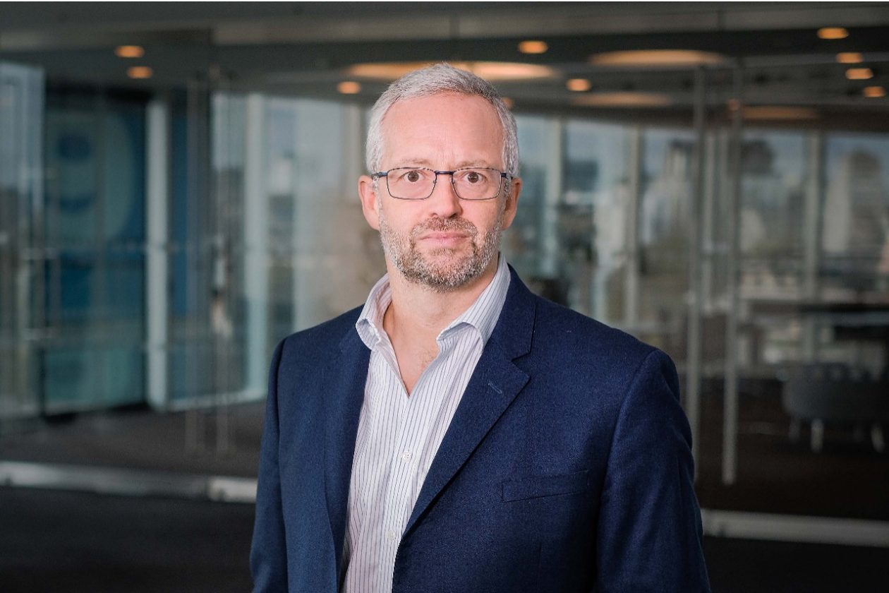 Data and decision intelligence | EY - Global