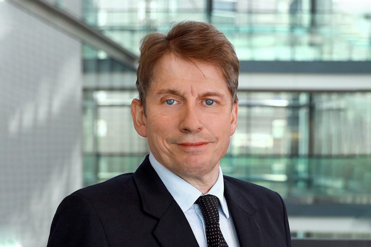 Advanced Manufacturing and Mobility Business Minute | EY - Global