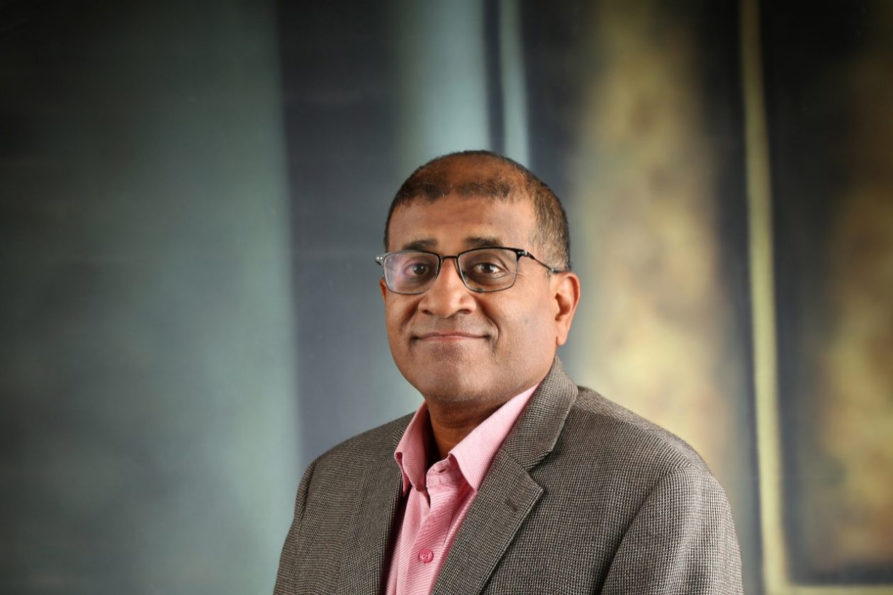 Data and decision intelligence | EY - US