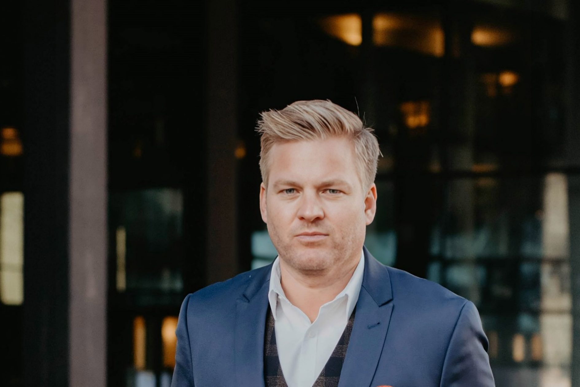 Transforming a private bank for customer centricity and innovation | EY ...