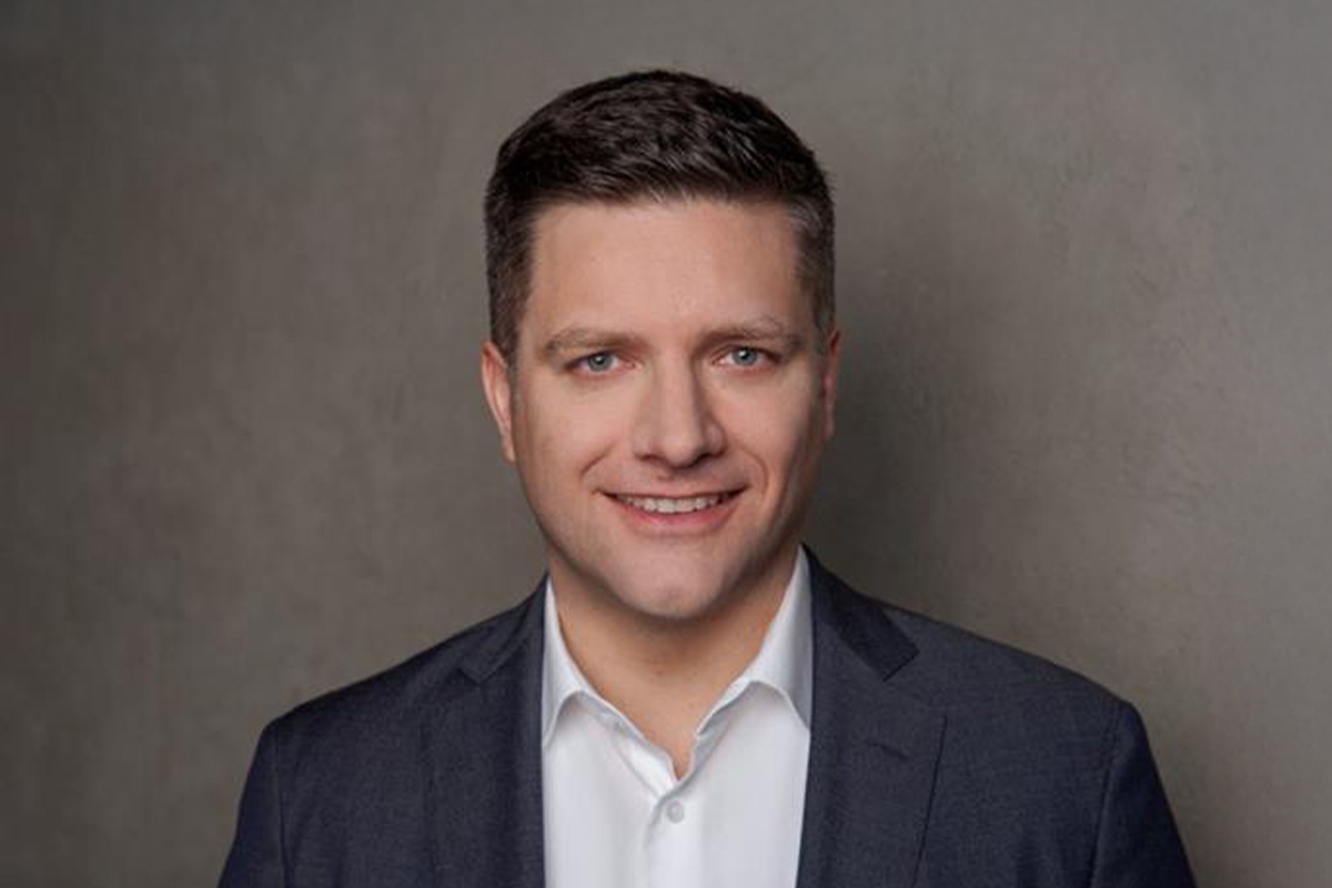 Tobias Benjamin Talmon l'Armee Director Automotive Hub, EY Strategy ...