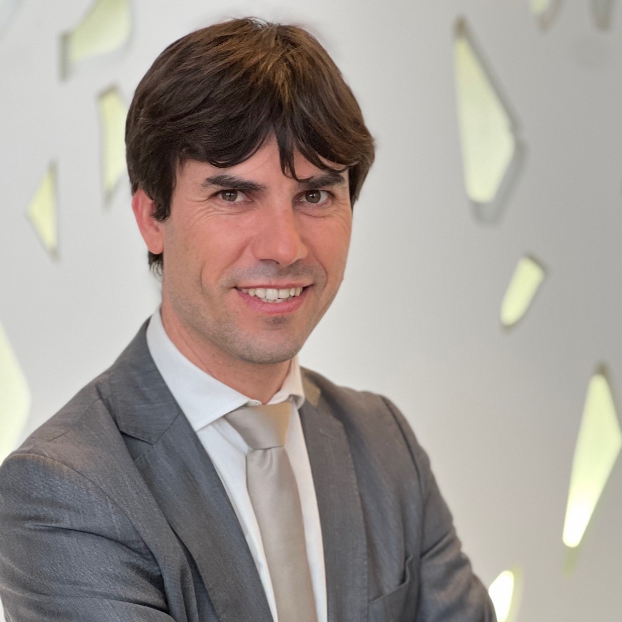 Alexandre Clément Directeur, EY Consulting, Secteur Immobilier Social ...