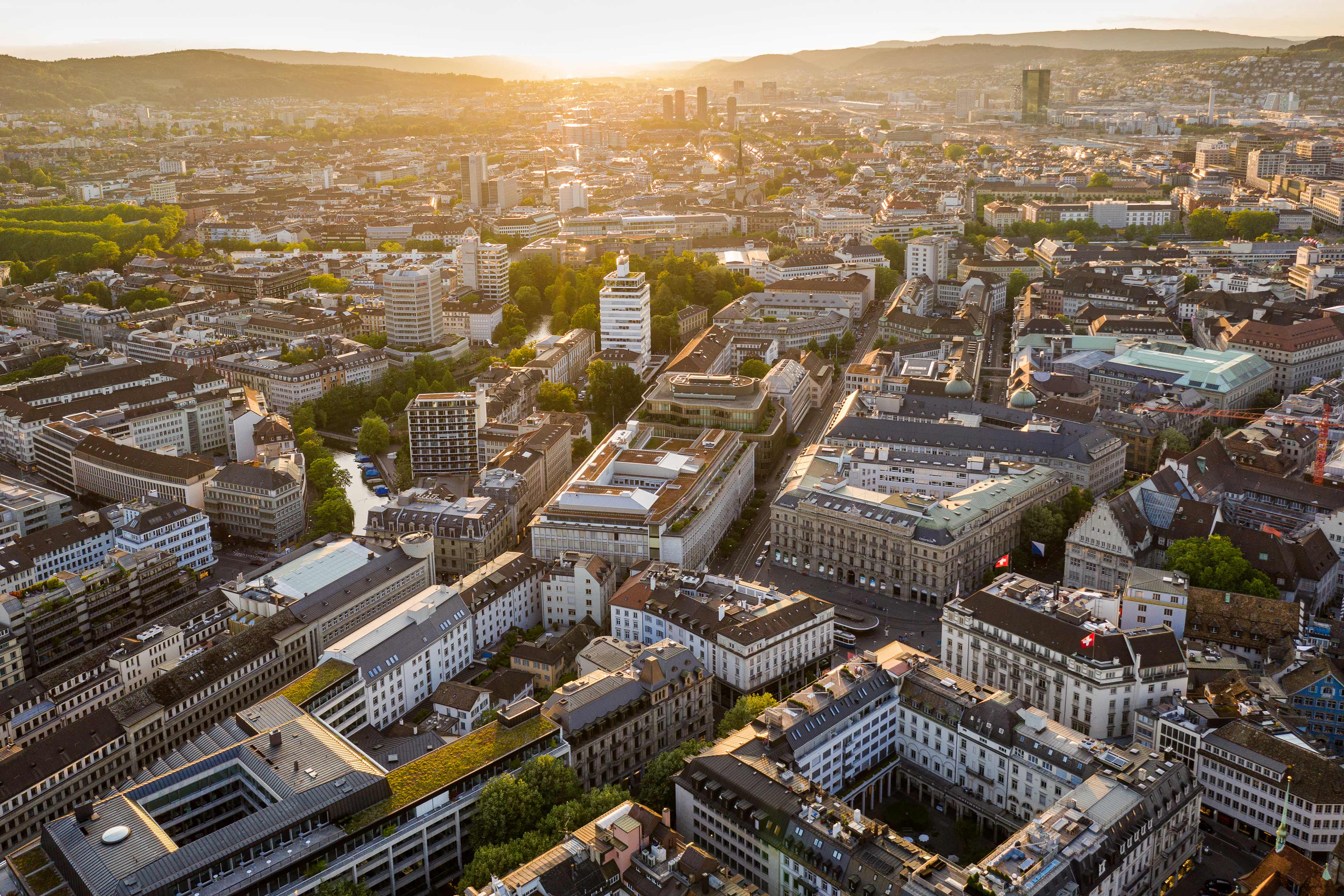 EY Bankenbarometer 2024: Überwiegend positive Stimmung – Banken zeigen ...