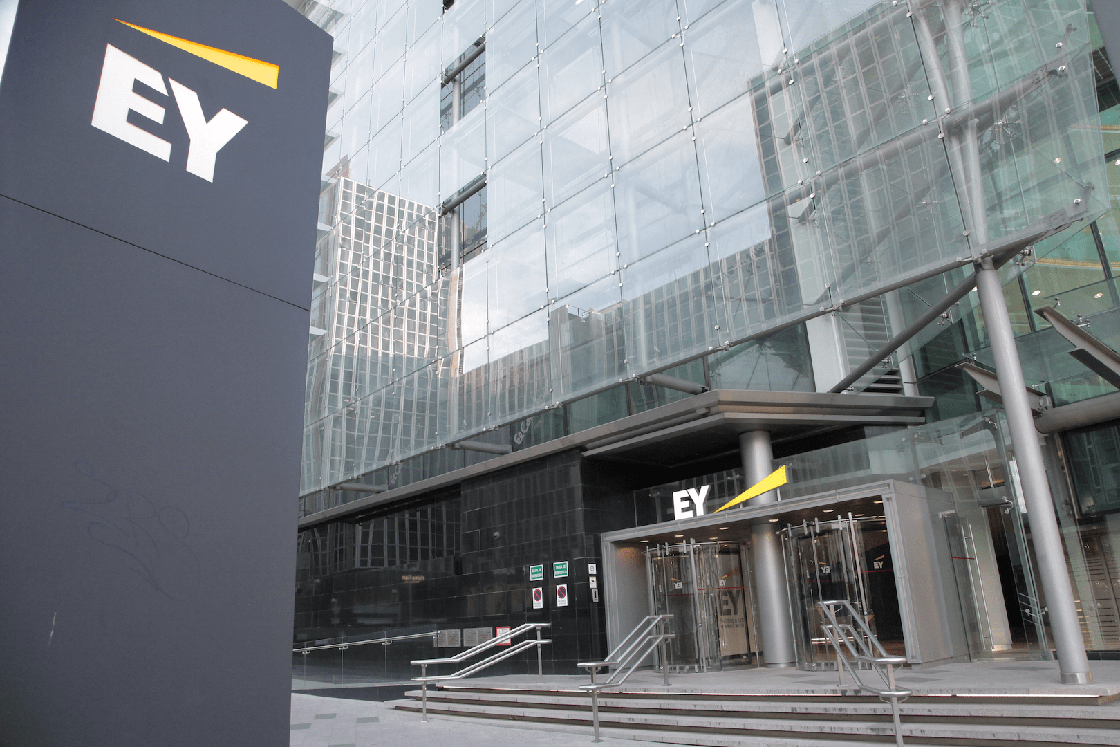 EY afianza su crecimiento con la promoción de 22 nuevos socios en ...