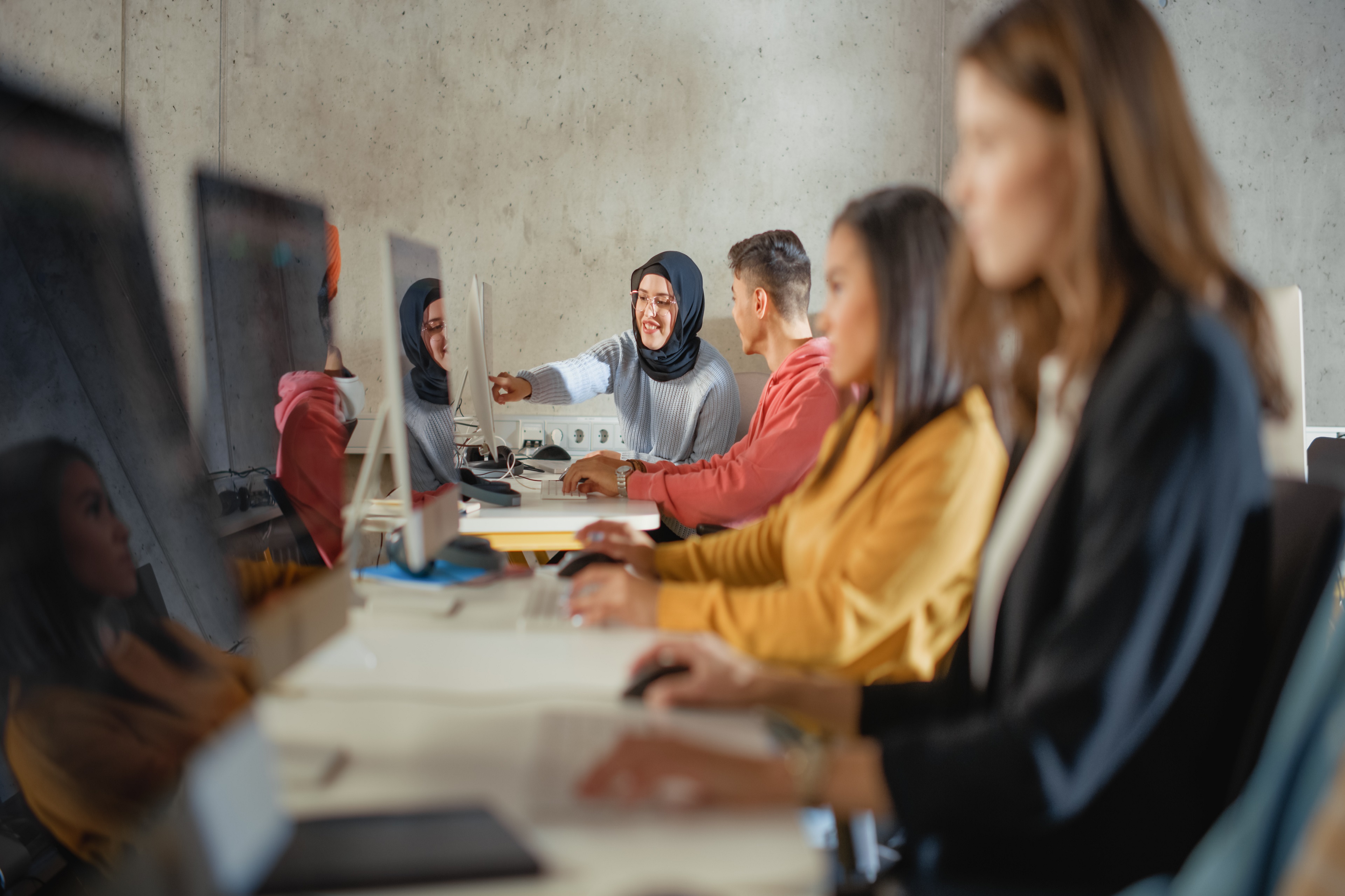 Bridging the skills gap in an evolving work environment | EY - Global