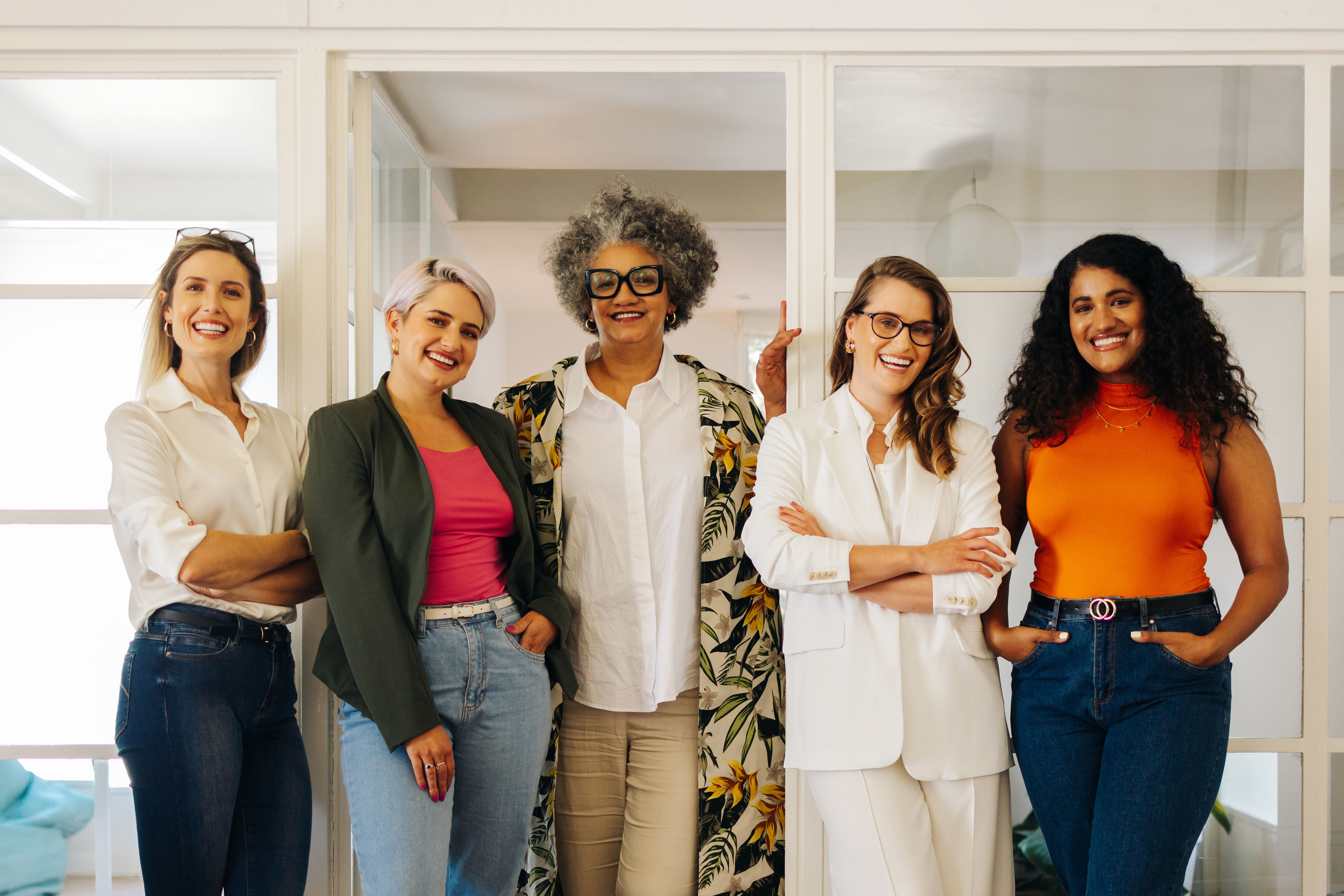 EY é reconhecida como uma das melhores empresas para mulheres e jovens ...